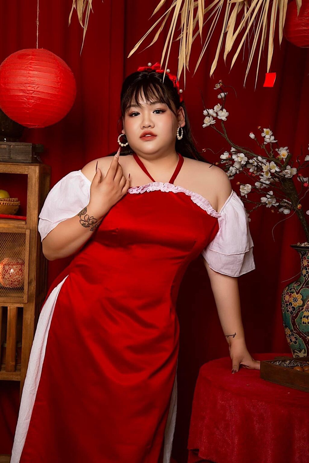 Tiktoker Hải Vót và Phan Kim Liên khoe diện mạo cuốn hút nhờ bàn tay trang điểm của sinh viên ...